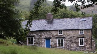 The Machynlleth cottage that inspired Led Zeppelin - BBC News