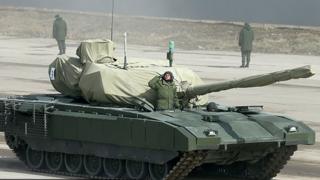 Russian super-tank 'stalls' on rehearsal parade in Moscow - BBC News