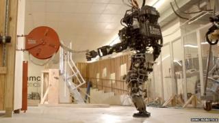 Disaster droids face off in the Darpa Robotics Challenge - BBC News