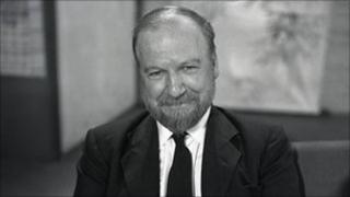 Fans to remember Lord of the Flies' William Golding - BBC News