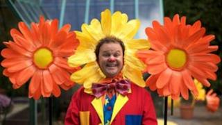 Mr Tumble to switch on Christmas lights - BBC News