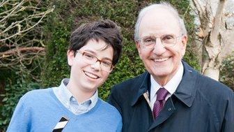 Senator George Mitchell meets the children of peace - BBC News
