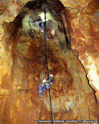 Skull clue to exodus from Africa - BBC News