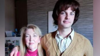 Fontaines D.C. borrows woman's home and slippers for music video - BBC News