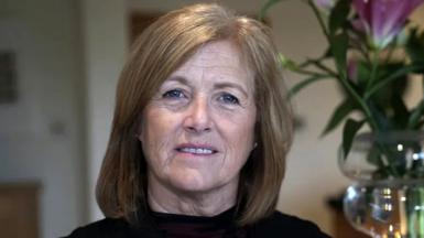 In pictures: Singer and poet Leonard Cohen - BBC News