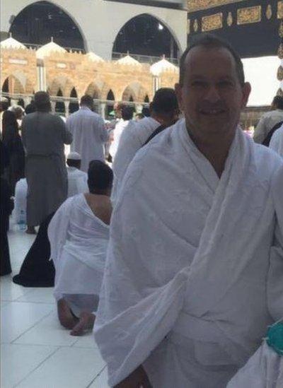 British ambassador performs Hajj pilgrimage to Mecca - BBC News