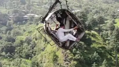 Man, 51, killed in A39 car crash in Cornwall - BBC News