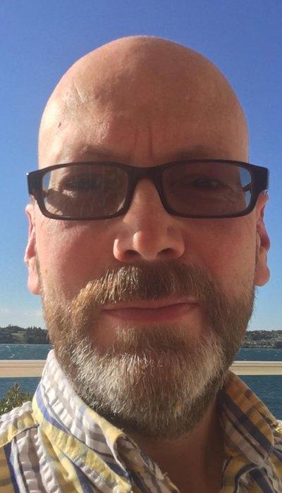 Simon Chandler a'i frwydr i warchod enwau Cymraeg - BBC Cymru Fyw