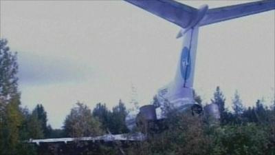 Venezuela plane crash kills 14 - BBC News