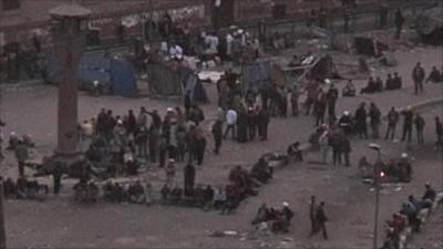 'Largest crowd' gathers in Cairo's Tahrir Square - BBC News