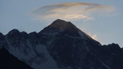 The dangers of Mount Everest - BBC Newsround