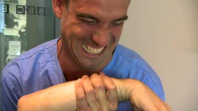 Operation Ouch's Dr Chris shows us AMAZING body tricks! - BBC Newsround