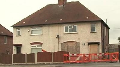 Philpott house demolition starts on Victory Road, Derby - BBC News