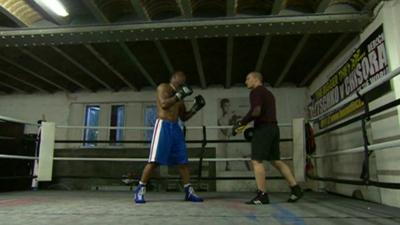 Kiyan Prince's dad returns to the boxing ring - BBC News