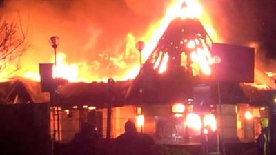 Northampton Red Hot Buffet destroyed by overnight fire - BBC News