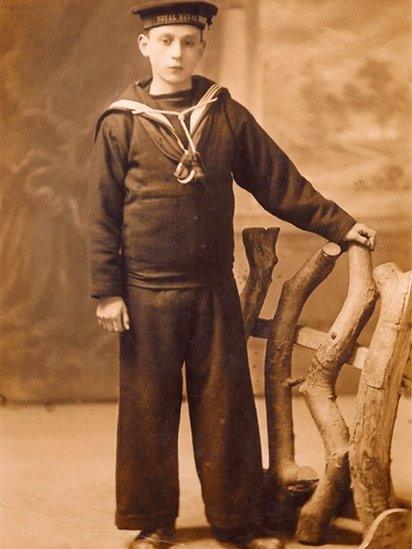 In pictures: World War One's Irish sailors - BBC News