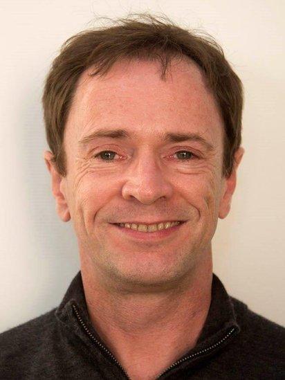 Y digrifwr Gethin Thomas wedi marw - BBC Cymru Fyw