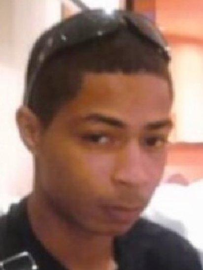 Nico Ramsay stabbing: Man sought over Southend death - BBC News