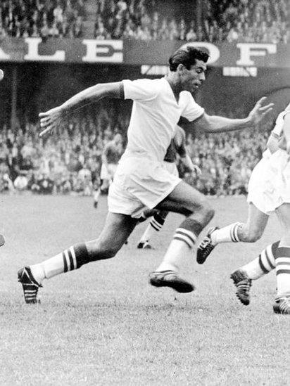 Mel Nurse known as 'Mr Swansea' given freedom of city - BBC News