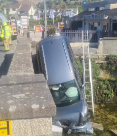 Car left 'hanging off the side' of Newquay bridge - BBC News