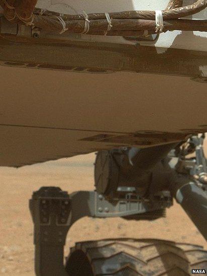 Nasa Curiosity rover beams back new pictures from Mars - BBC Newsround
