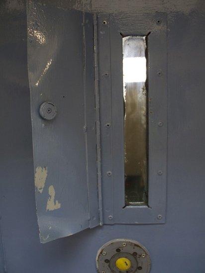 In pictures: Behind the scenes at Shrewsbury prison - BBC News