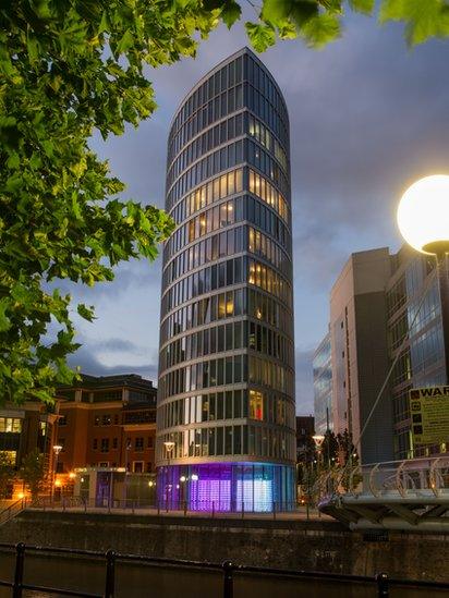 New 'uplifting' artwork illuminates the city of Bristol - BBC News