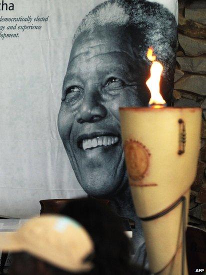 In pictures: Mandela vigils across South Africa - BBC News