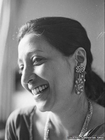 Suchitra Sen: Iconic Indian Bengali actress dies - BBC News