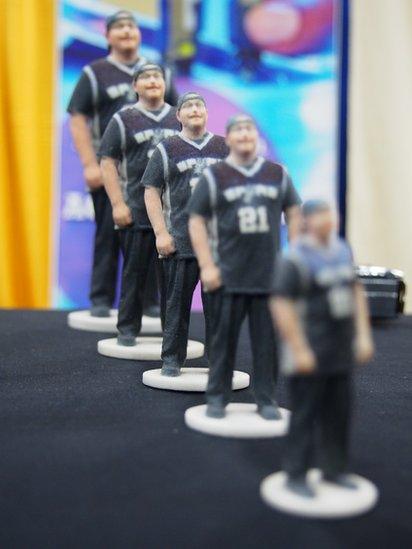 'We print people': The world of 3D portraiture - BBC News
