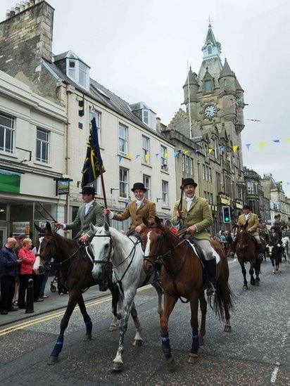 In pictures: Hawick Common Riding - BBC News