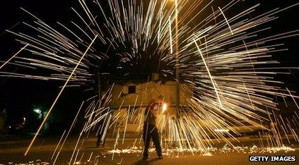 Firework safety guide - BBC Newsround