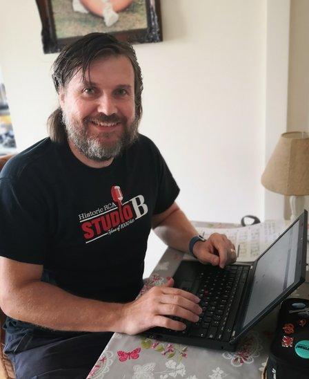 Dysgu Cymraeg yn y cyfnod clo - BBC Cymru Fyw