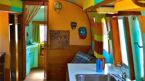 Trailer vintage vira hotel no deserto e faz sucesso em moda 'retrô ...