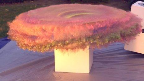 Glitter stink bomb 2.0 to deter 'porch pirates' - BBC News