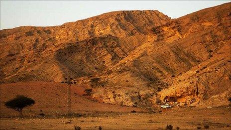 Humans 'left Africa much earlier' - BBC News