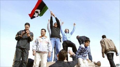 Libya unrest: Is Gaddafi's rule facing collapse? - BBC News