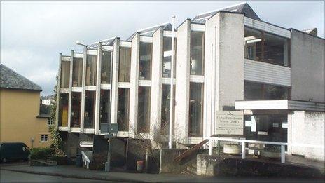 Brecon regeneration warning if library building listed - BBC News