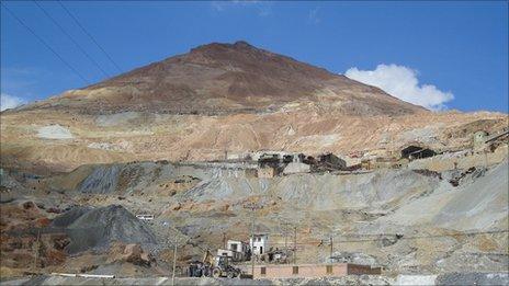 Bolivia's exhausted Cerro Rico mountain risks collapse - BBC News