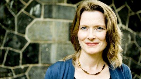 Jennifer Egan on time-twisting new novel - BBC News