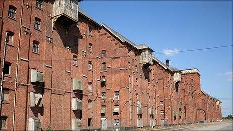 Sleaford Maltings: Fire damages derelict Lincolnshire landmark - BBC News