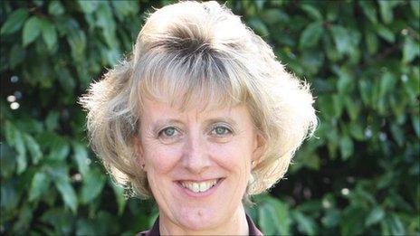 Northumbria police chief Sue Sim announces retirement - BBC News