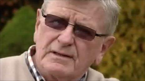 Manchester City pay respects at Munich crash site - BBC News