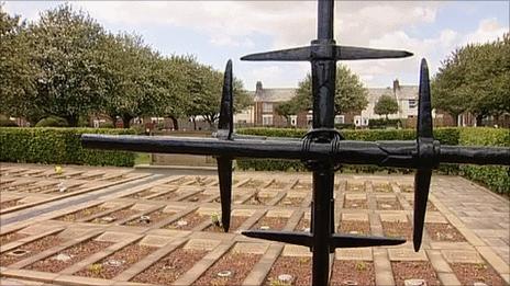 Easington mining disaster remembered 70 years on - BBC News