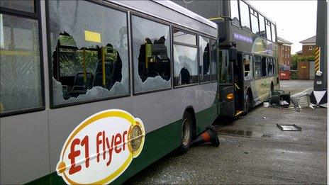 Newbury buses and offices vandalised overnight - BBC News