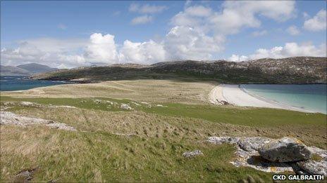 Castaway island of Taransay sold to landowning family - BBC News
