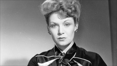 Jean Kent: Film star may have suffered heart attack - BBC News