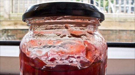 Quest for world's best jam launched at Jampionships - BBC News