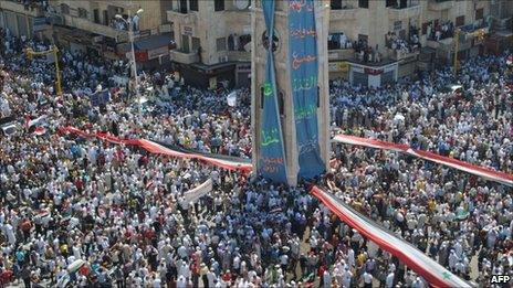 Mass protests staged again across Syria - BBC News