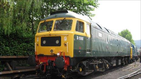 Llangollen Railway 1960s theme weekend - BBC News